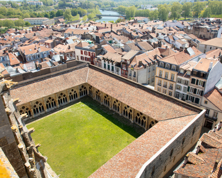 Un pas de côté en plein Bayonne